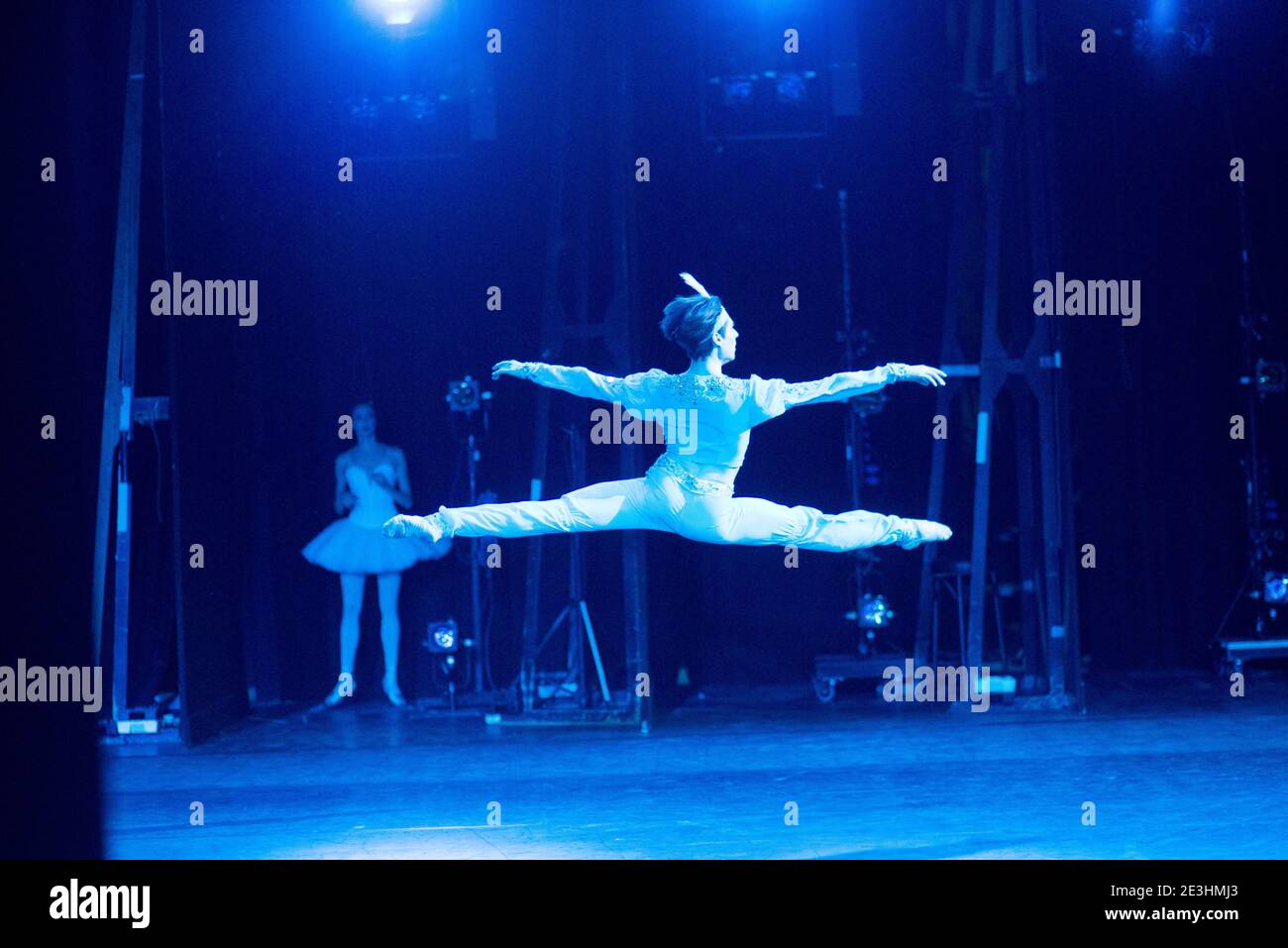 Ballet stage jump hi-res stock photography and images - Alamy