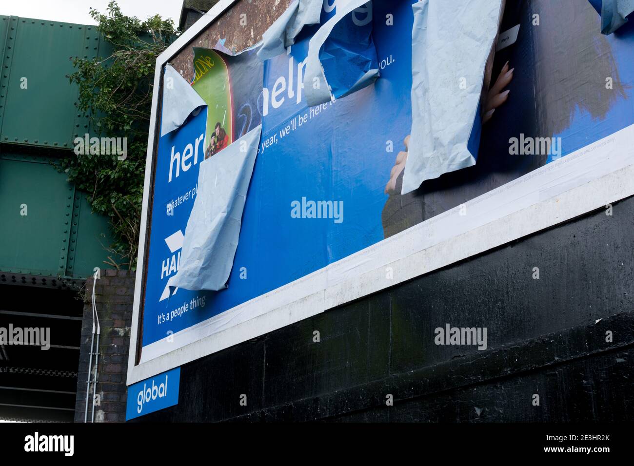Hoarding advertising advertisement hi-res stock photography and images ...
