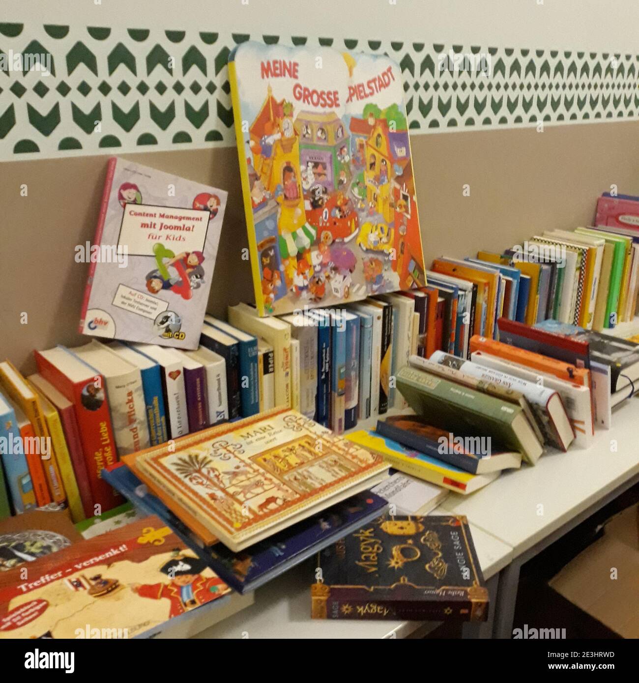 Book flea market - children's books Stock Photo - Alamy