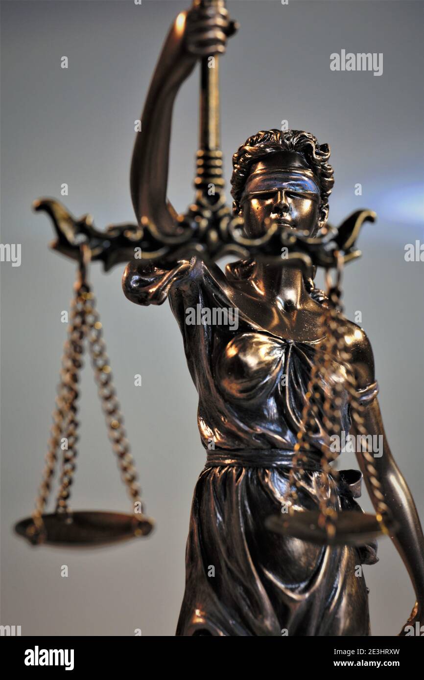 Bronze statuette scales justice hi-res stock photography and images - Alamy