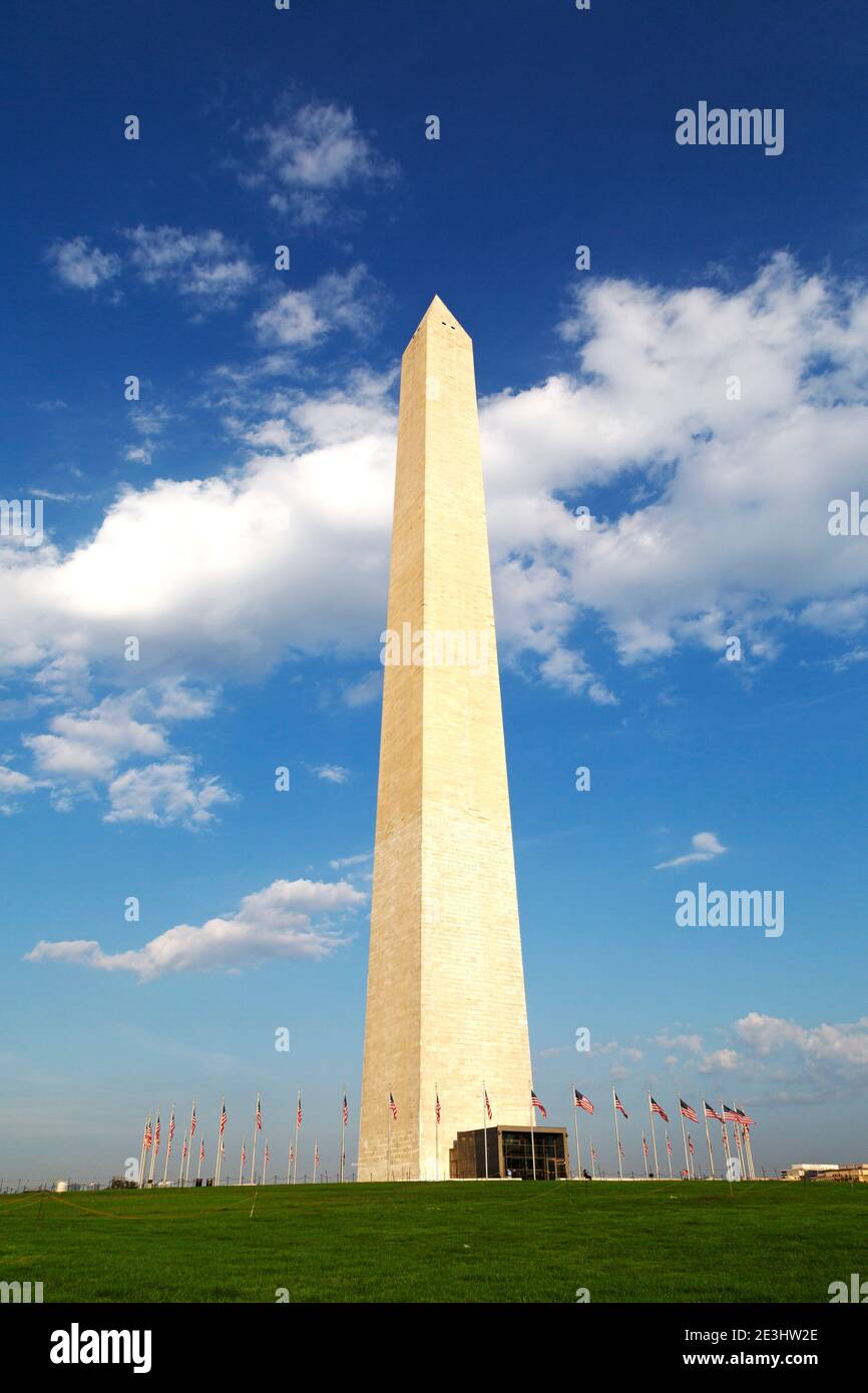 Obelisk building hi-res stock photography and images - Alamy