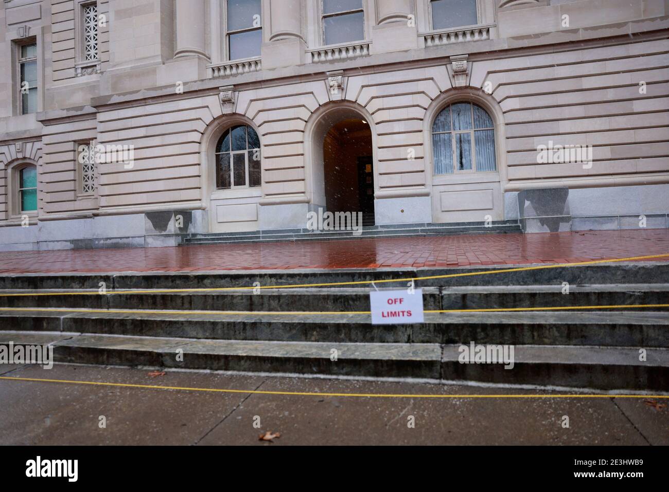 Off limits sign hi-res stock photography and images - Alamy
