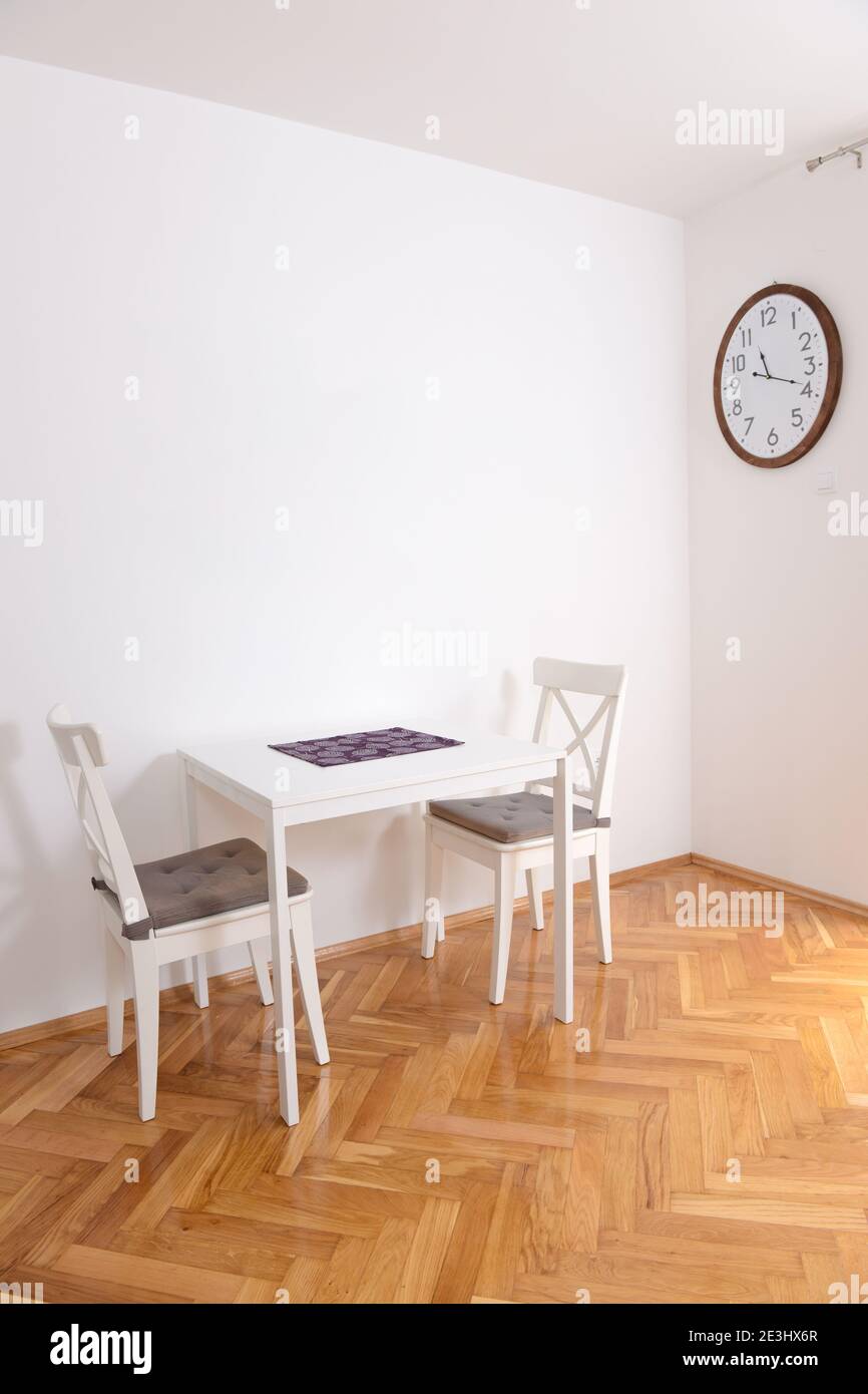 Lunch dining room family hi-res stock photography and images - Alamy