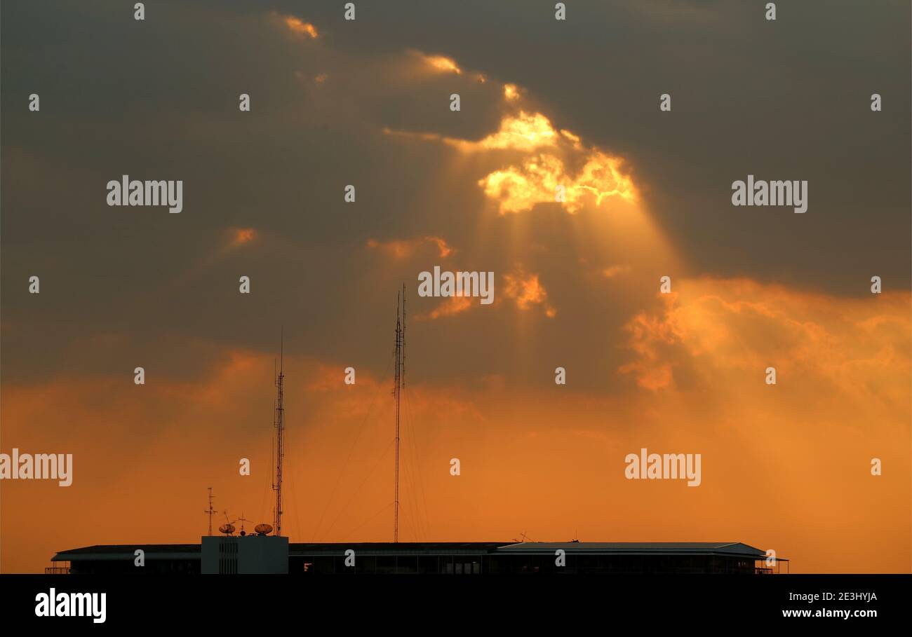 Sun shining through cloud layer hi-res stock photography and images - Alamy