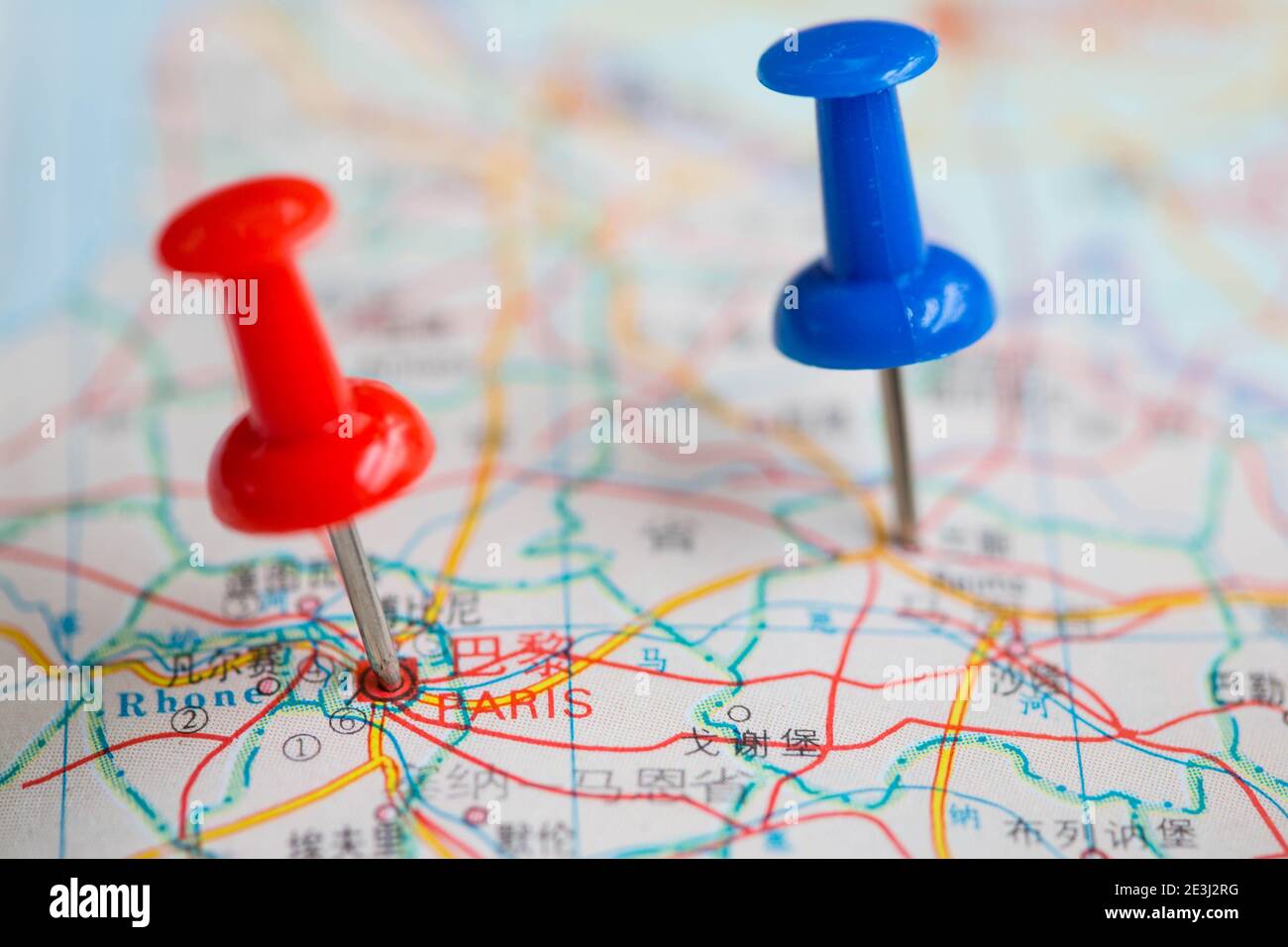 Pushpin world map hi-res stock photography and images - Alamy