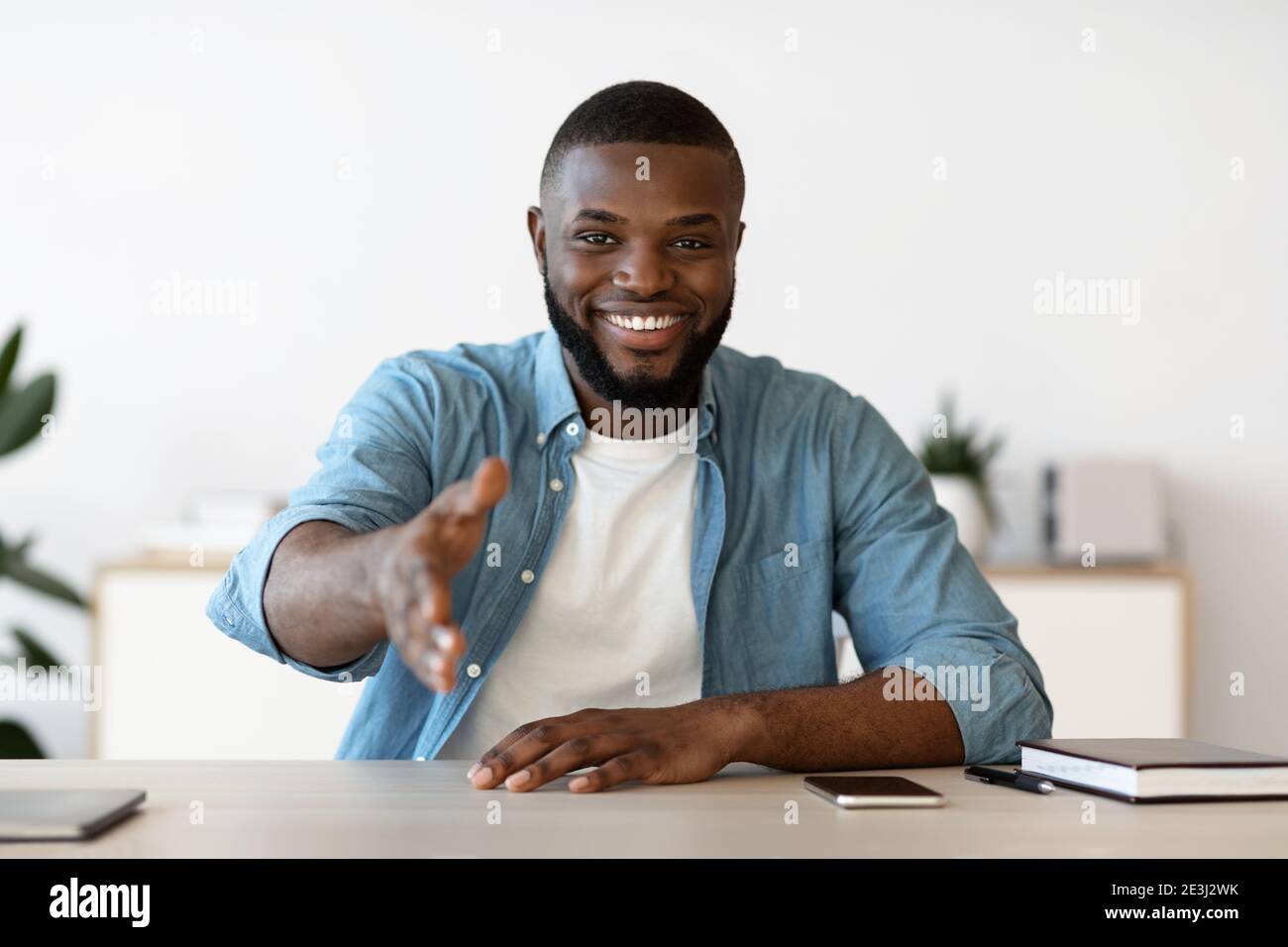 Man giving interview hi-res stock photography and images - Alamy