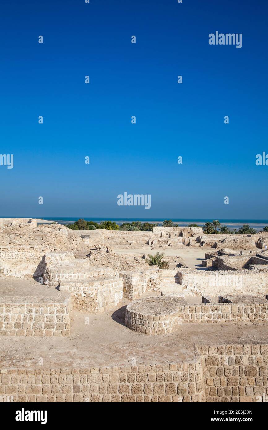 Bahrain fort ruins hi-res stock photography and images - Alamy