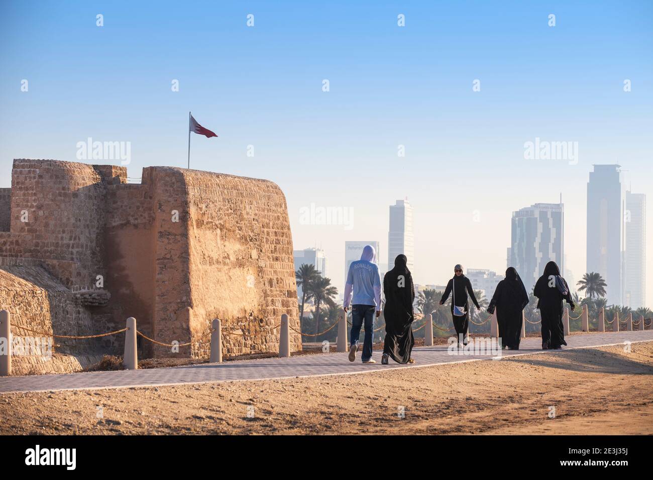 Manama, bahrain people hi-res stock photography and images - Alamy