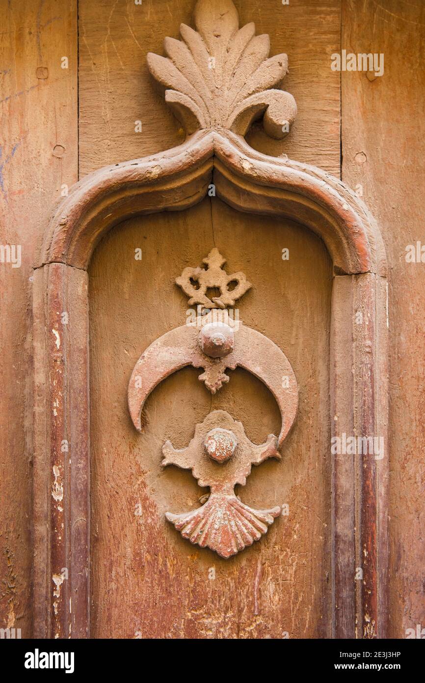 Bahrain, Manama, Bahrain souk, Carved wooden door Stock Photo - Alamy