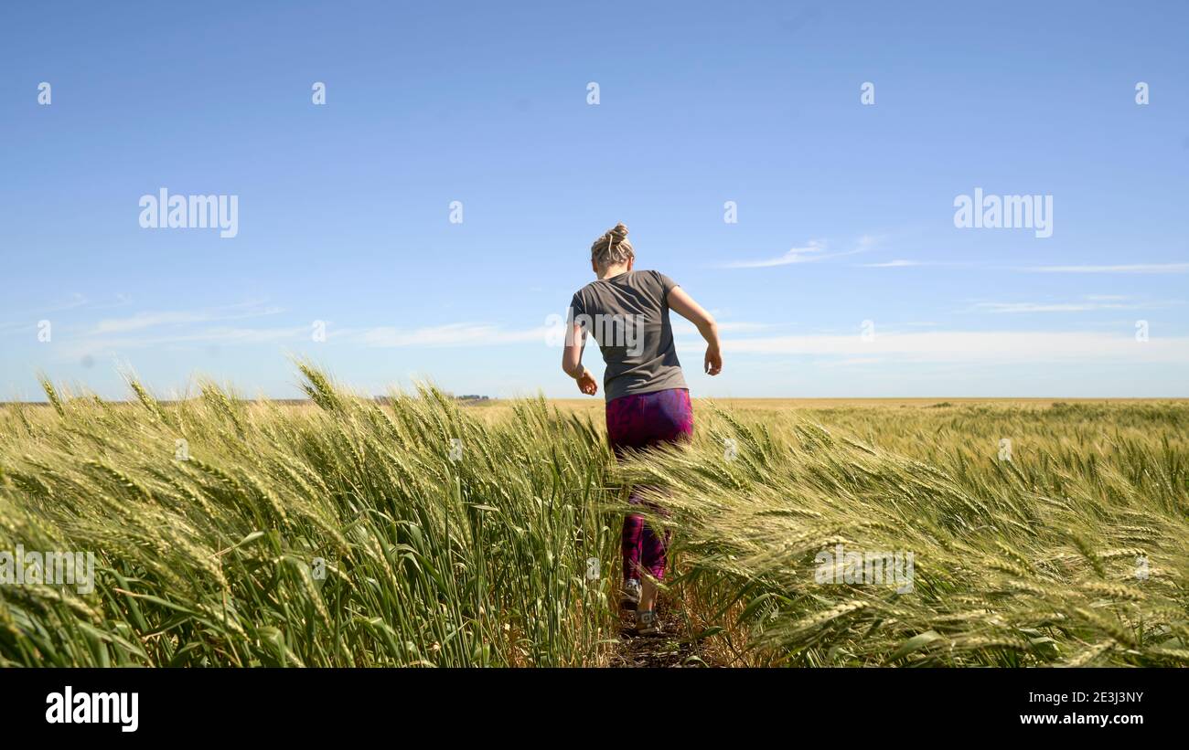 Teen running field not track hi-res stock photography and images - Alamy