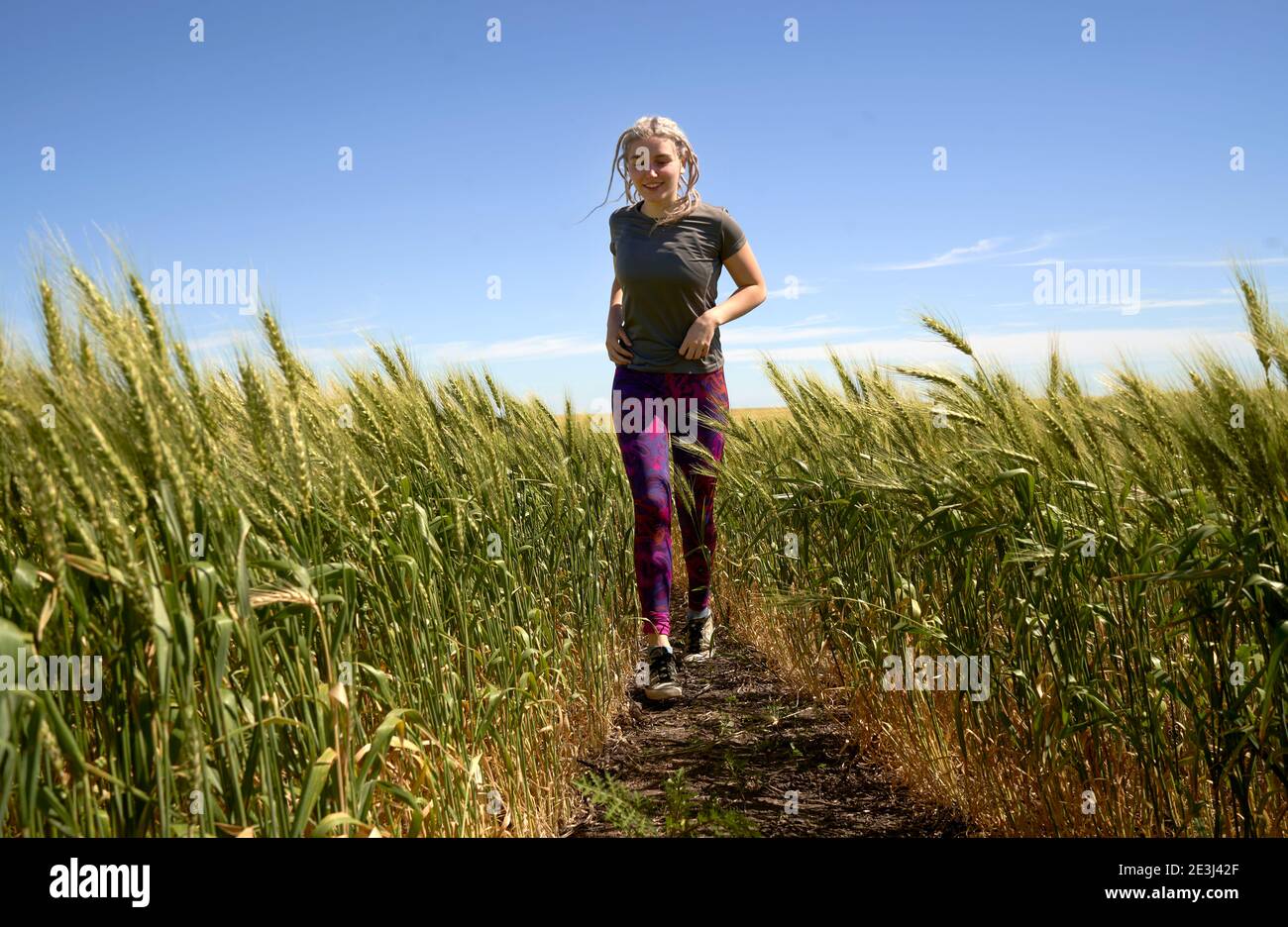Girl running through wheat field hi-res stock photography and images ...