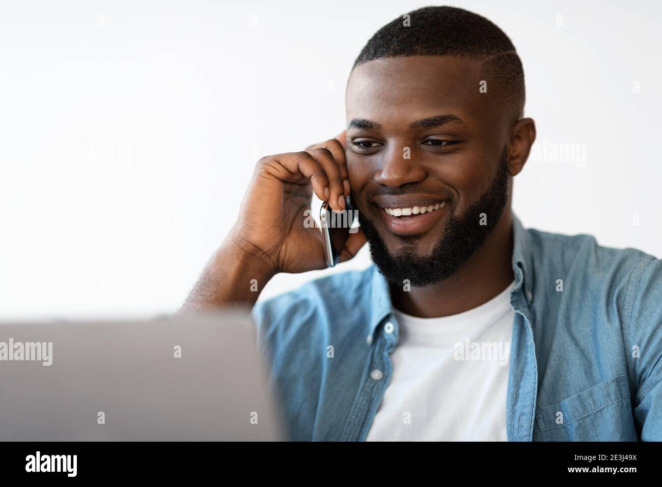 Remote worker using laptop talking hi-res stock photography and images - Alamy