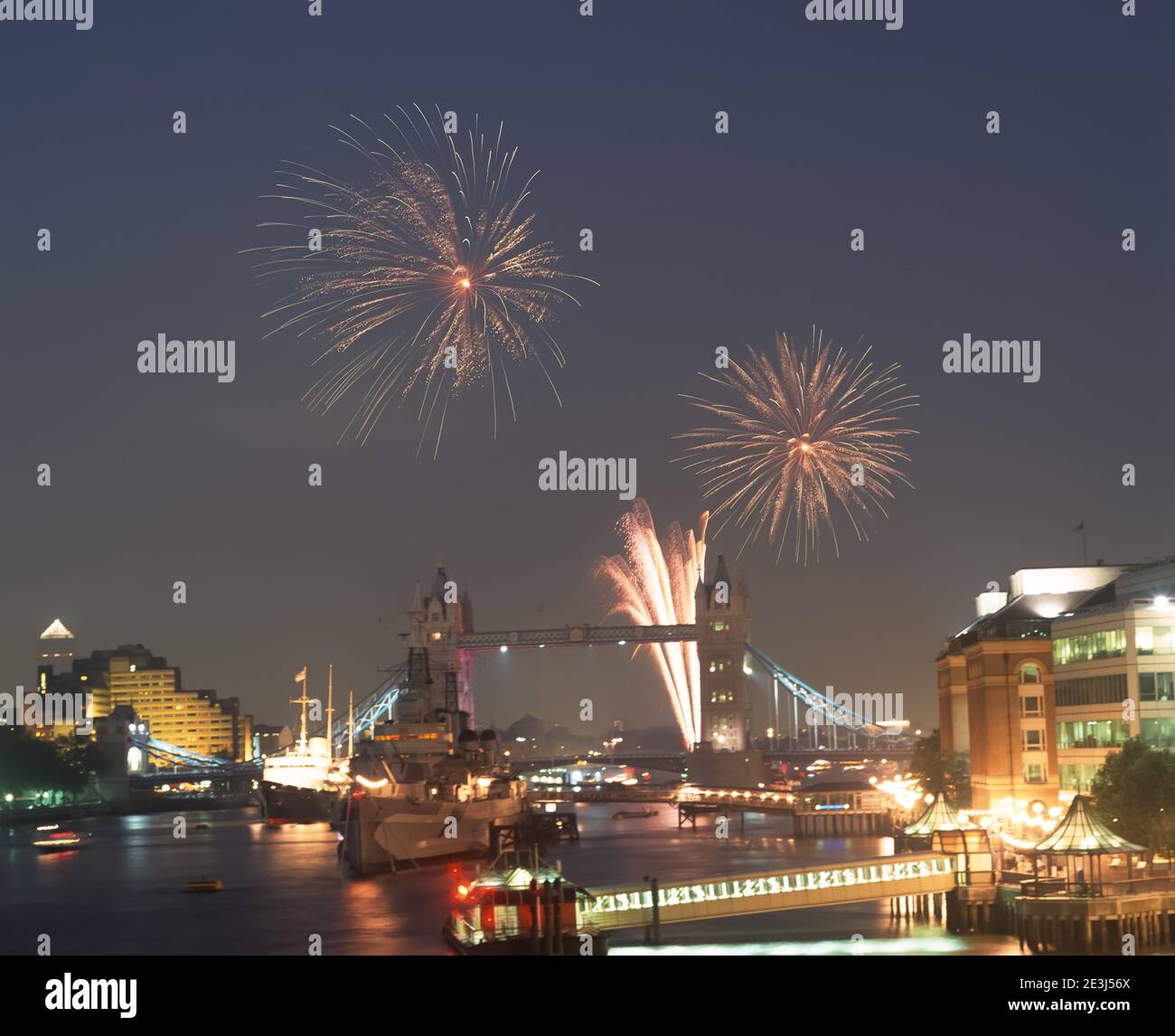 Fireworks on tower bridge hi-res stock photography and images - Alamy