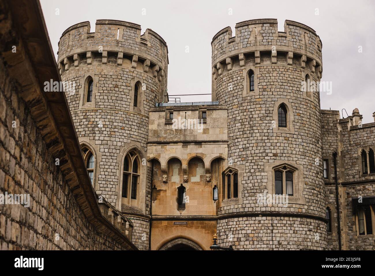 English castle castle gate hi-res stock photography and images - Alamy