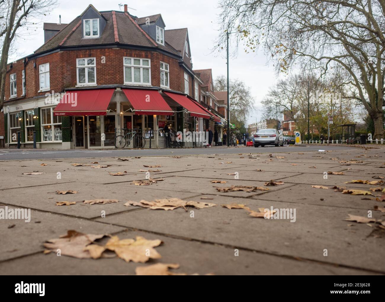 Barnes, south west London high street scene Stock Photo - Alamy