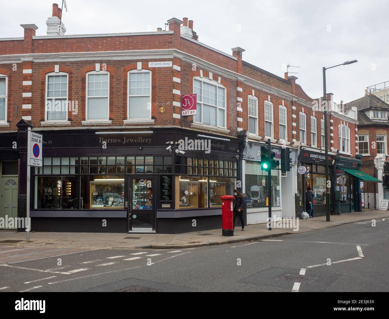Barnes london high street hi-res stock photography and images - Alamy
