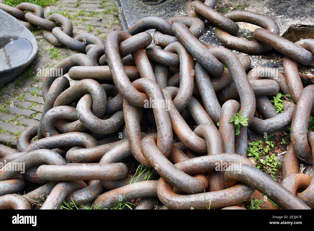 Rusty anchor chain hi-res stock photography and images - Alamy