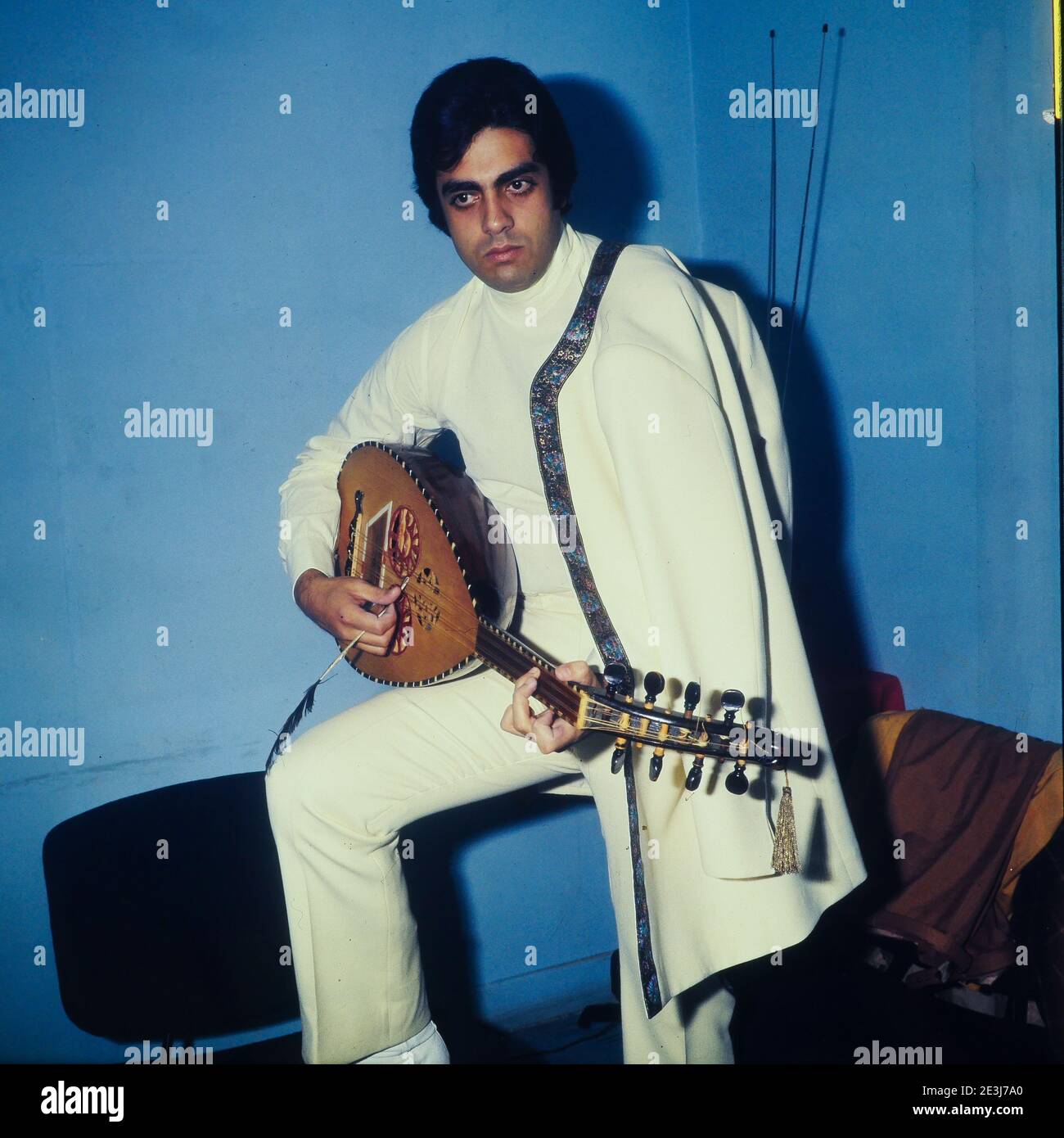 Algerian singer hi-res stock photography and images - Alamy
