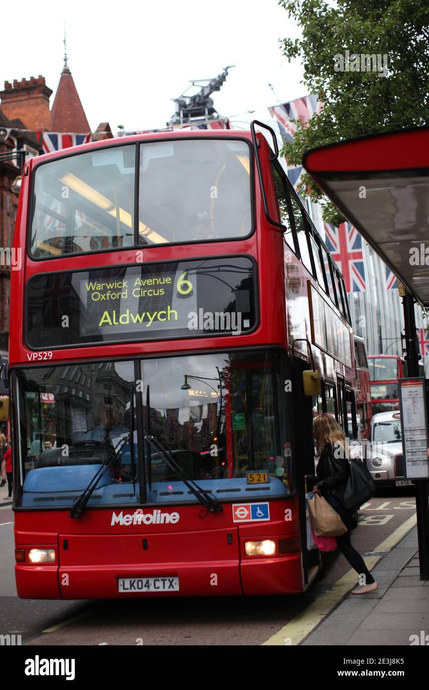 London high street bus side view hi-res stock photography and images ...
