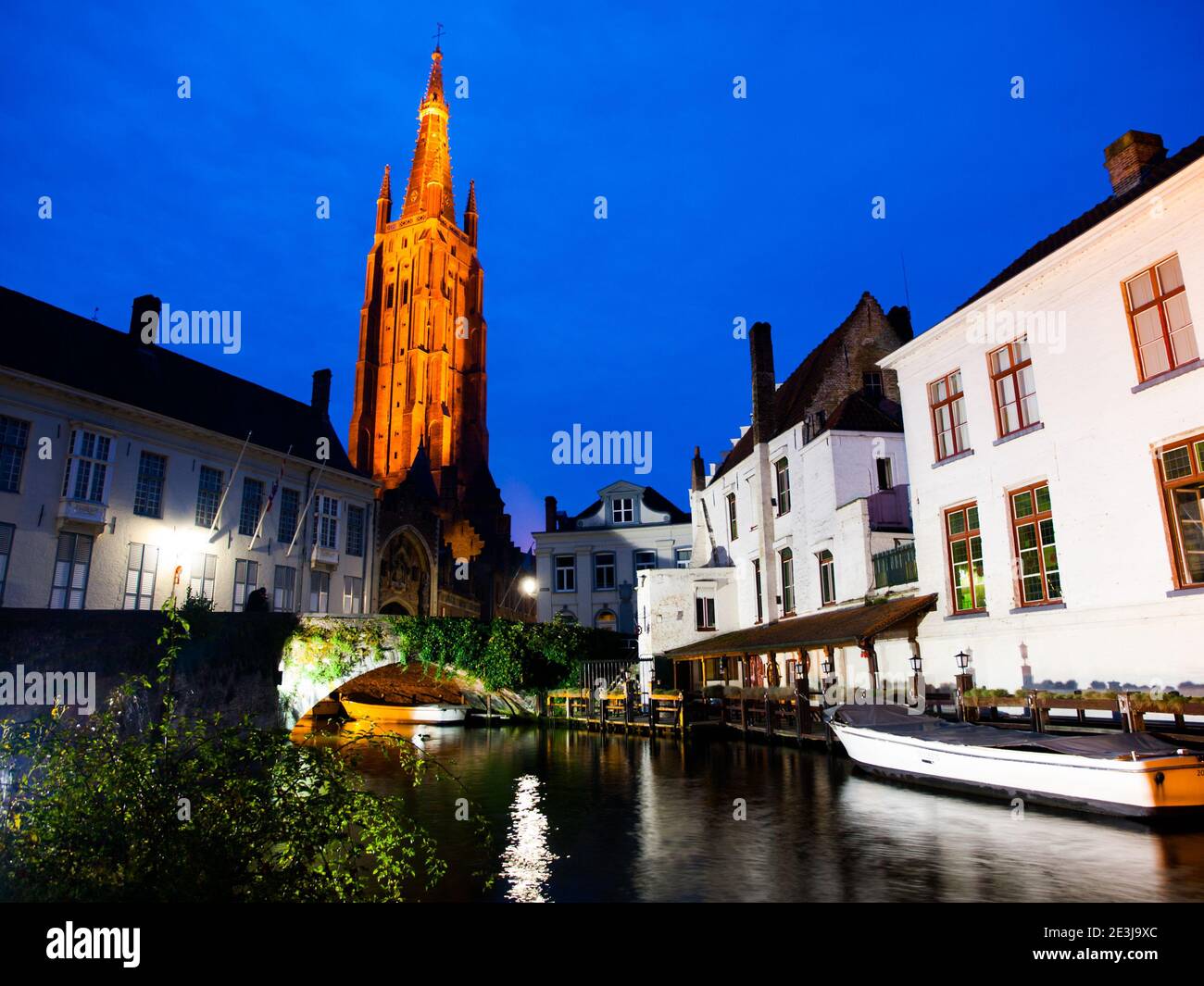 Bruges gothic architecture hi-res stock photography and images - Alamy