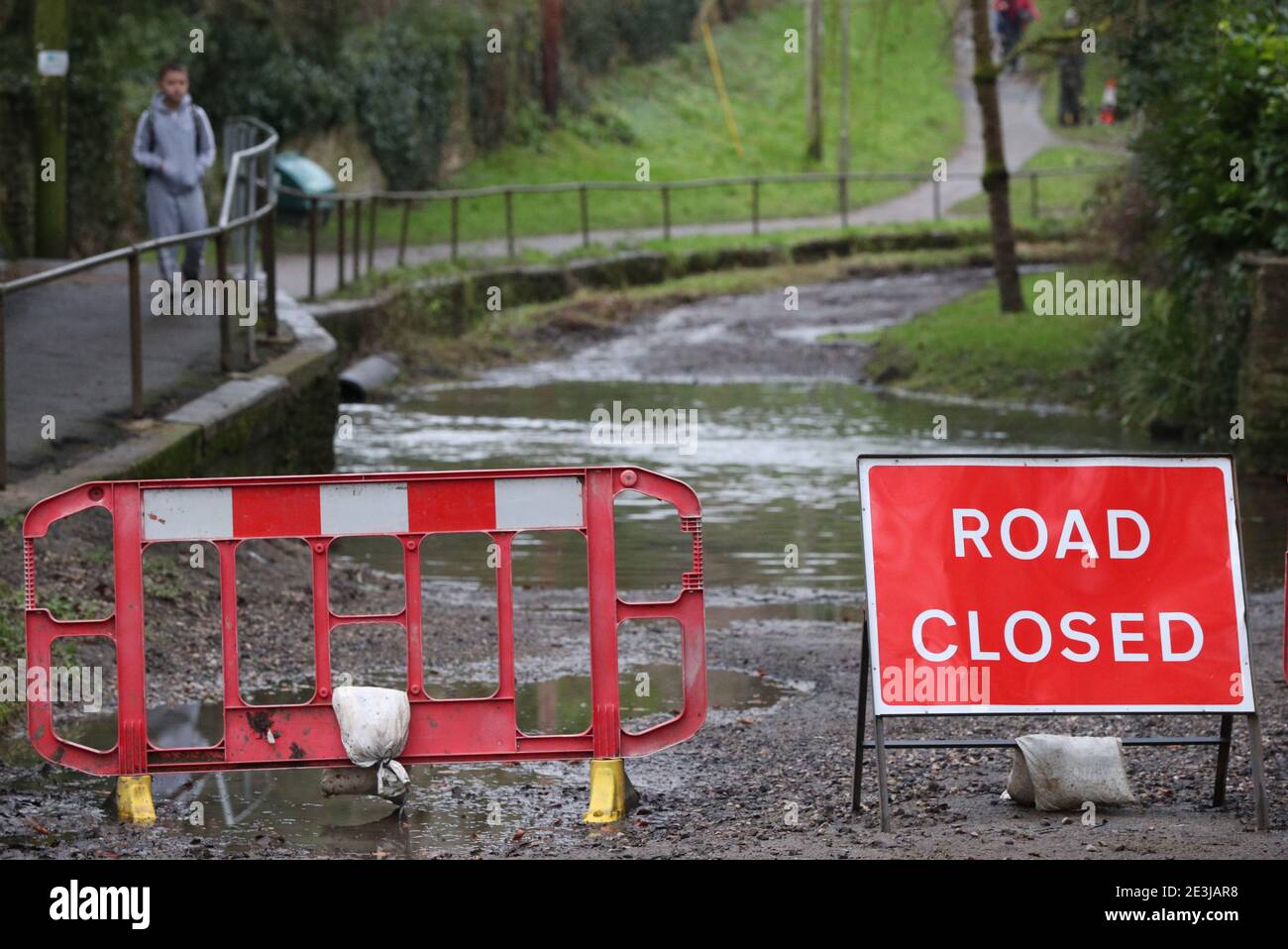 A road closed sign at a ford crossing near Middle Barton, Oxfordshire ...