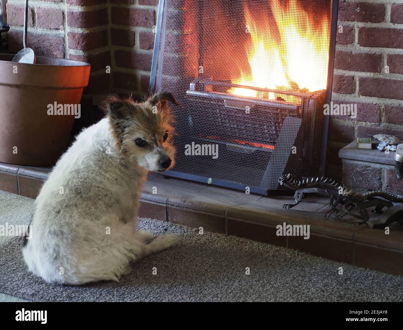 Roaring fireplace hi-res stock photography and images - Alamy