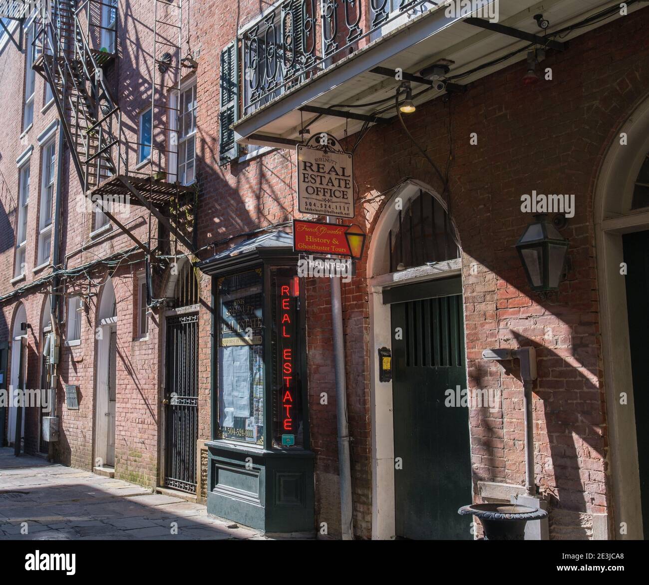 Finis shelnutt hi-res stock photography and images - Alamy