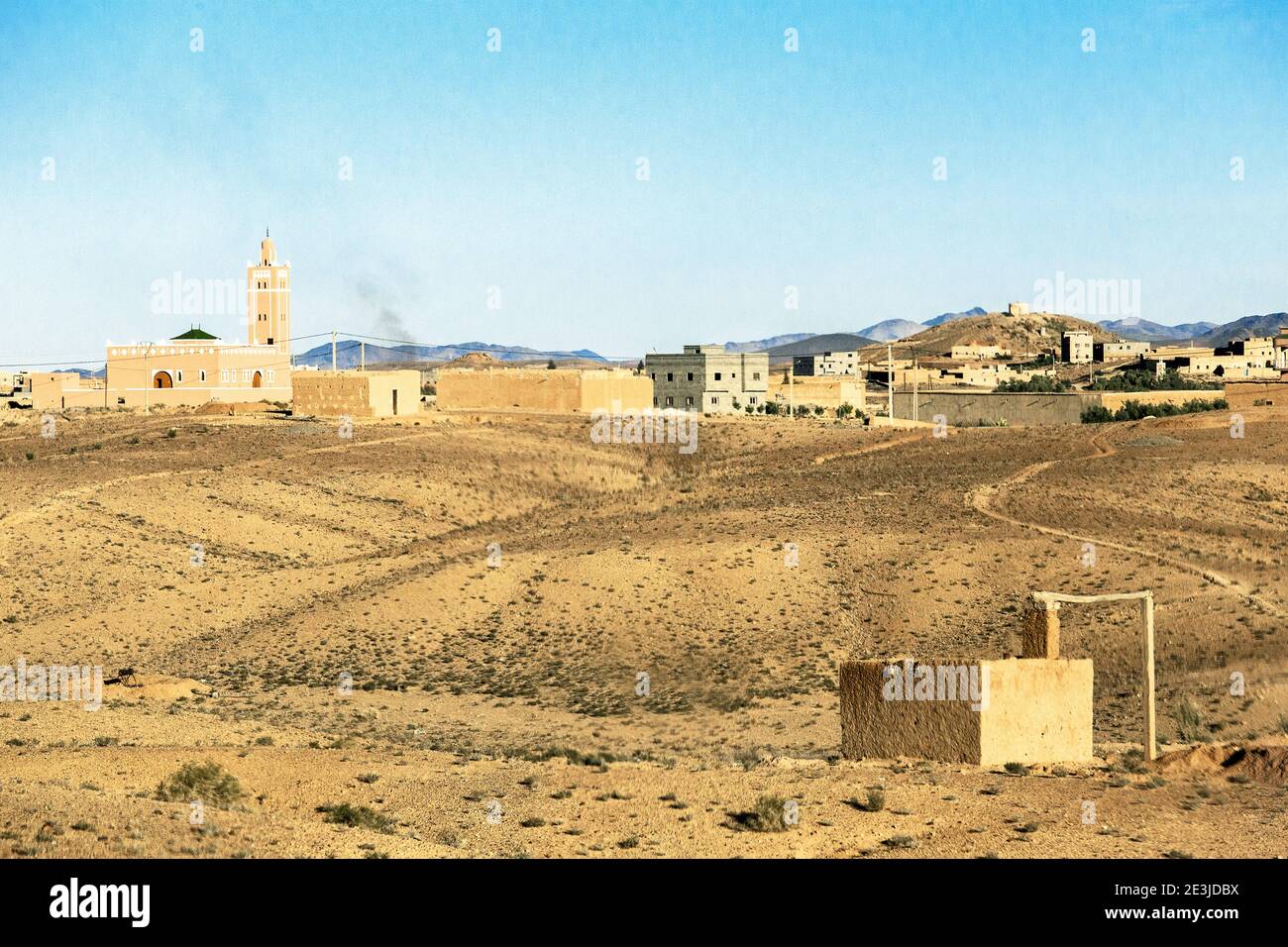 Landscape of a remote berber village with ruins and mosque in Sahara ...