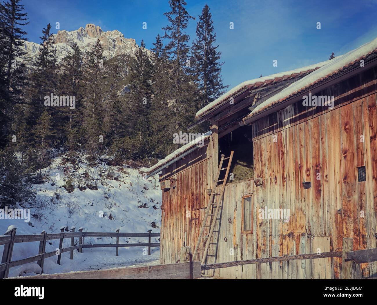 Italian barn hi-res stock photography and images - Alamy