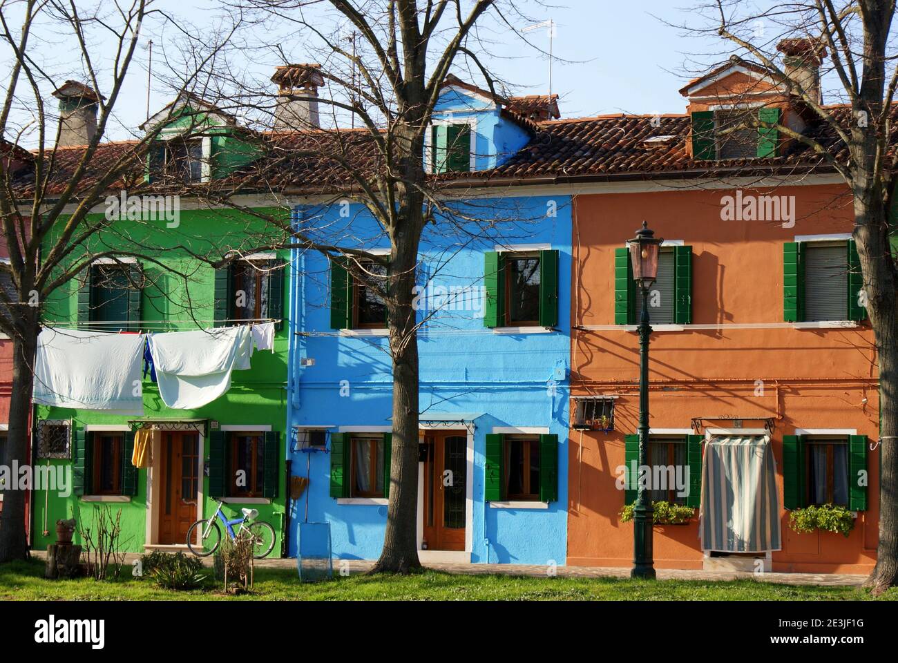 Row of houses in venice hi-res stock photography and images - Alamy