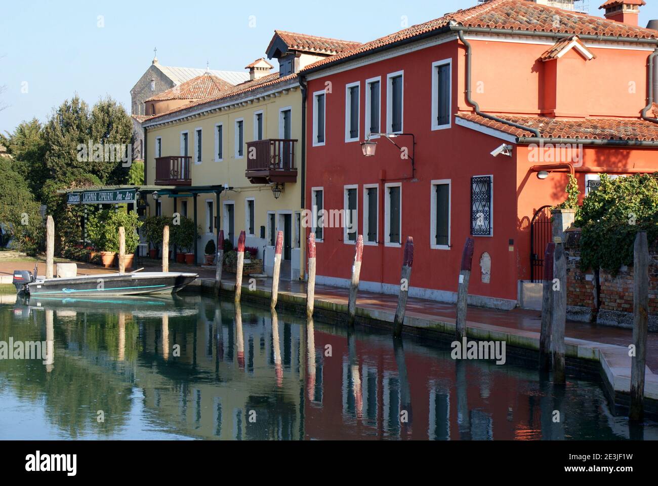 Waterside Houses High Resolution Stock Photography and Images - Alamy