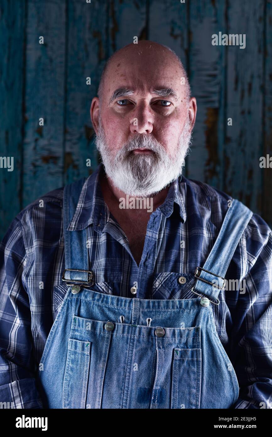 Man in bib overalls hi-res stock photography and images - Alamy