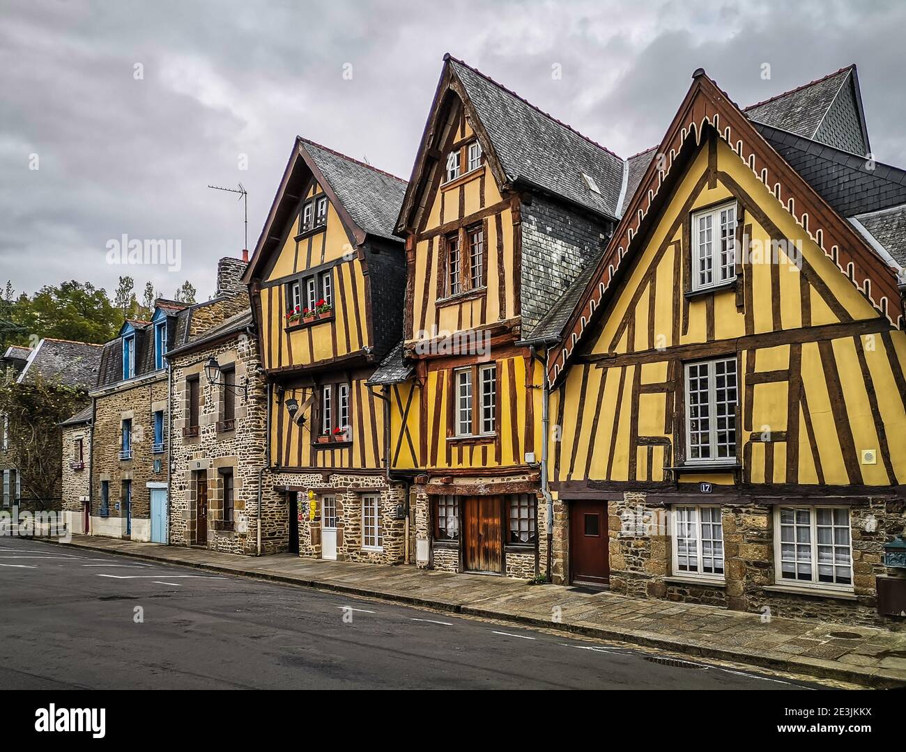Timber frame facade hi-res stock photography and images - Alamy
