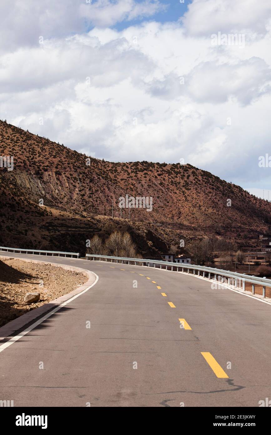 Portrait two lane highway hi-res stock photography and images - Alamy