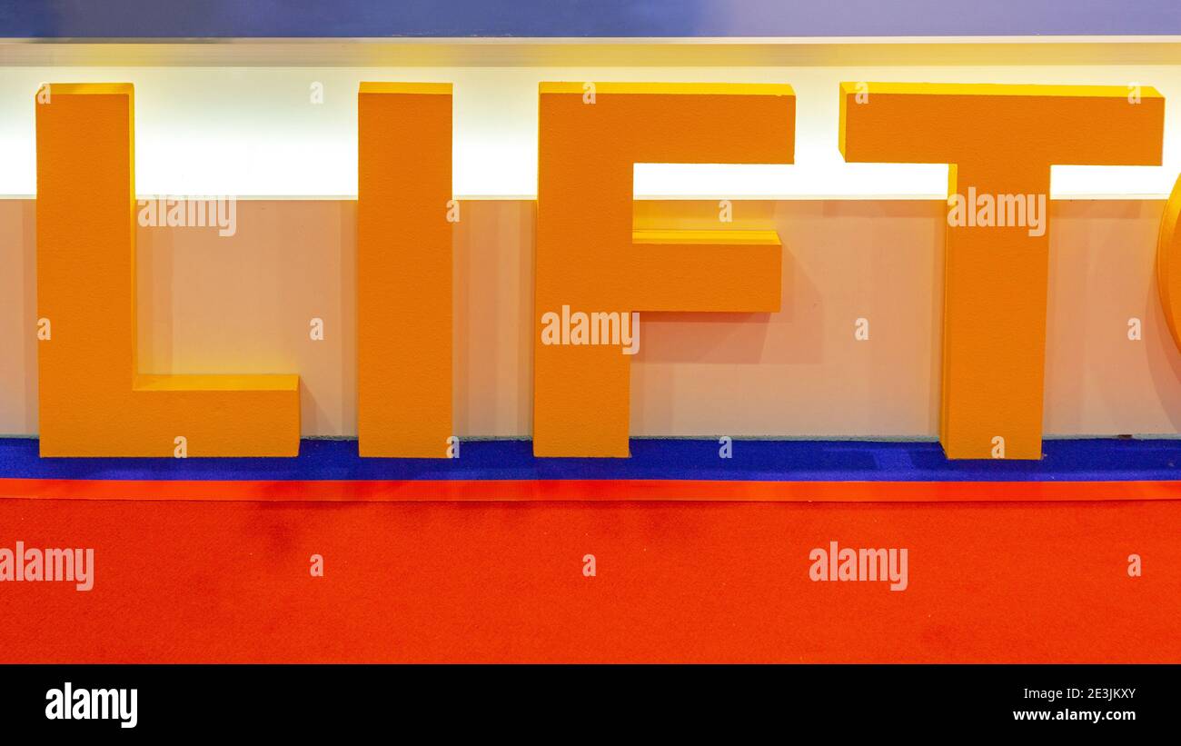 Sign for elevator hi-res stock photography and images - Alamy