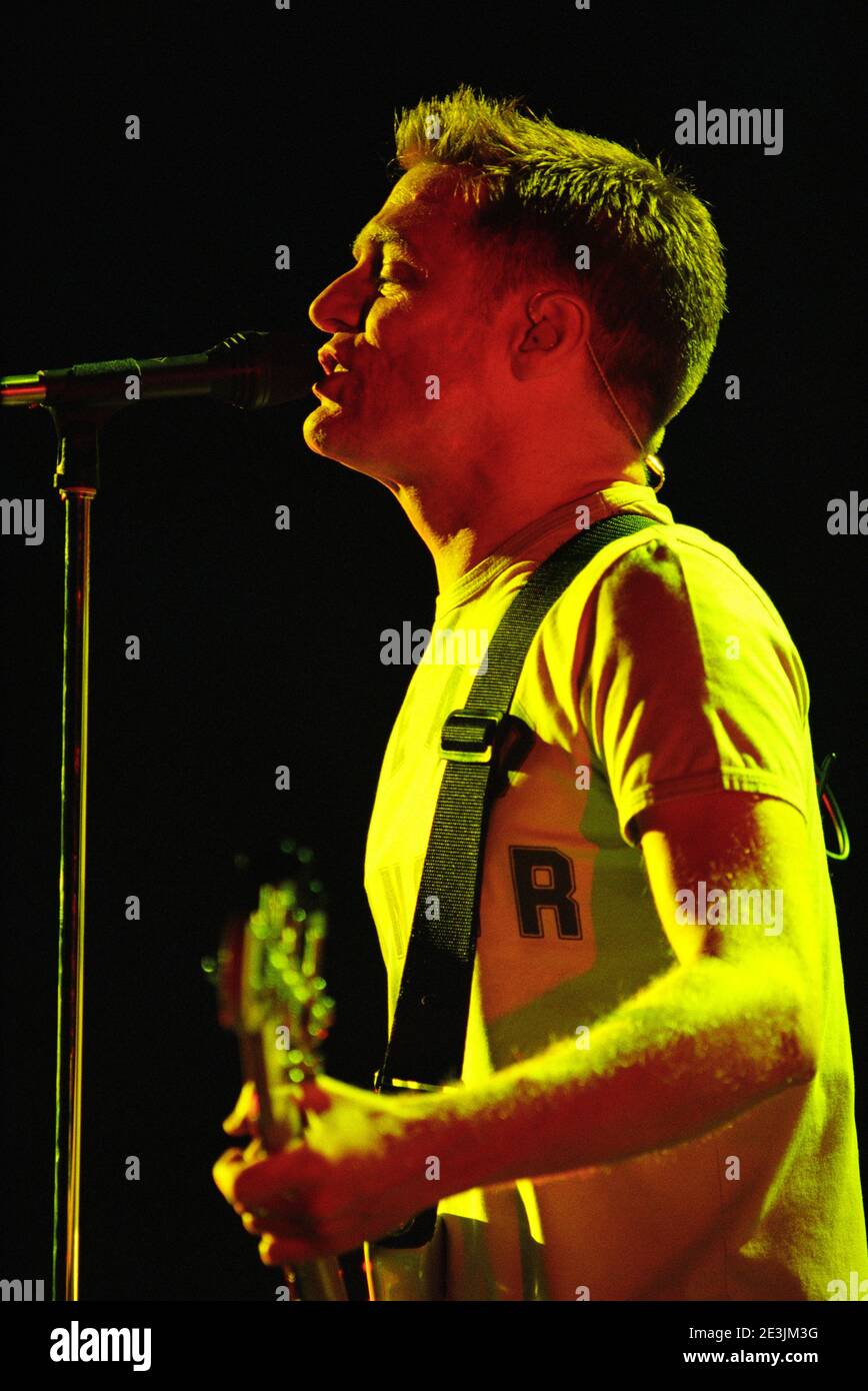 Bryan adams in concert hi-res stock photography and images - Alamy