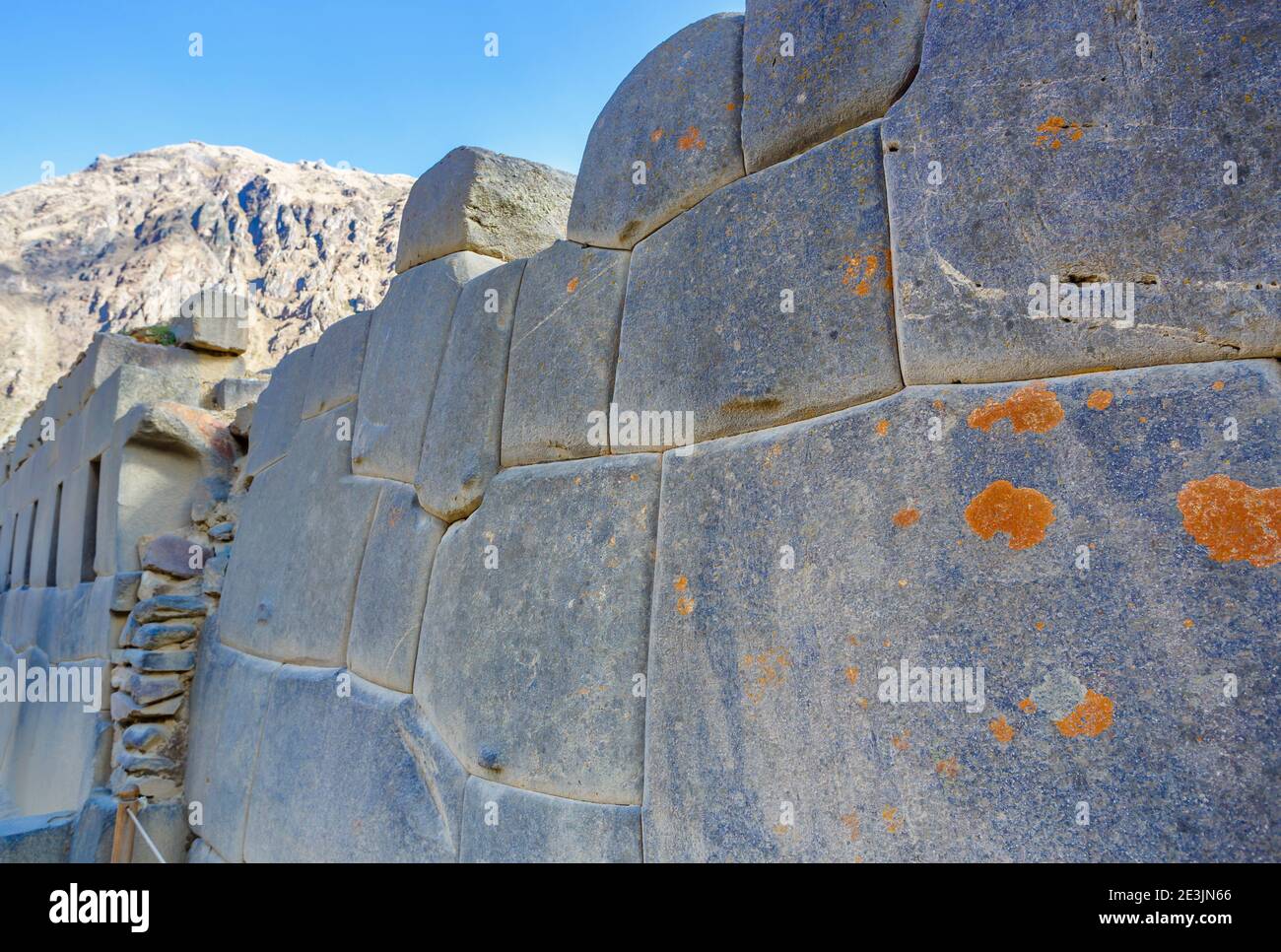 Inca walls and stonework interlocking blocks and stones at ...