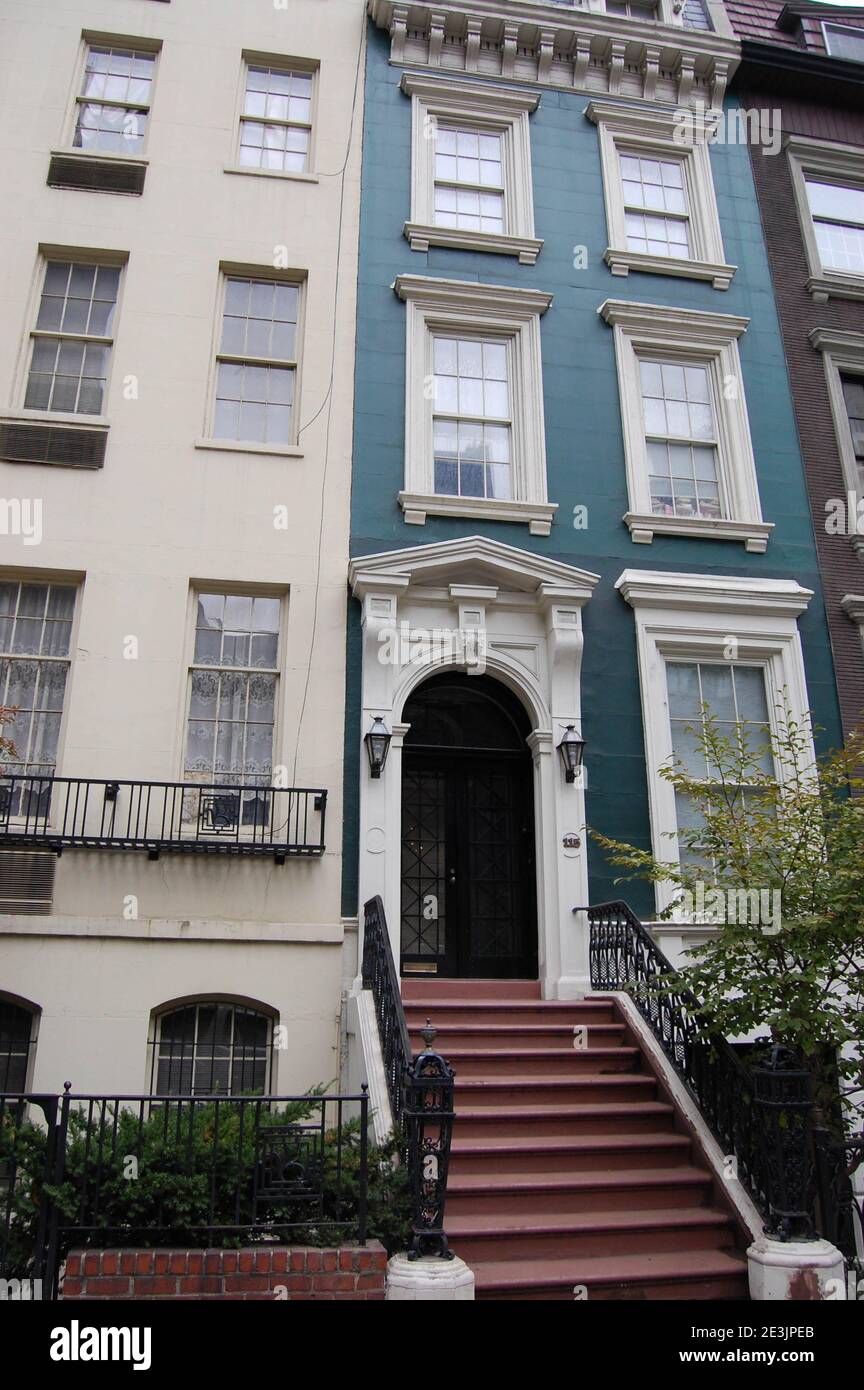 Tall house in New York City USA Stock Photo - Alamy