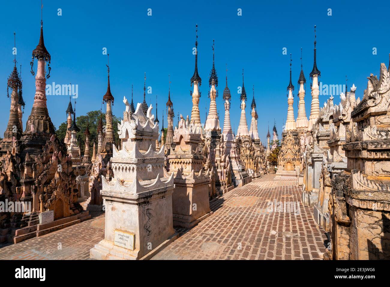 Mwe taw kakku pagodas complex hi-res stock photography and images - Alamy Mwe taw kakku pagodas complex hi-res stock photography and images - Alamy