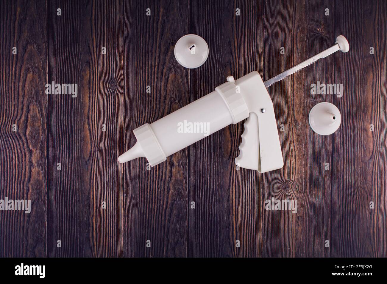 Cream syringe hi-res stock photography and images - Alamy