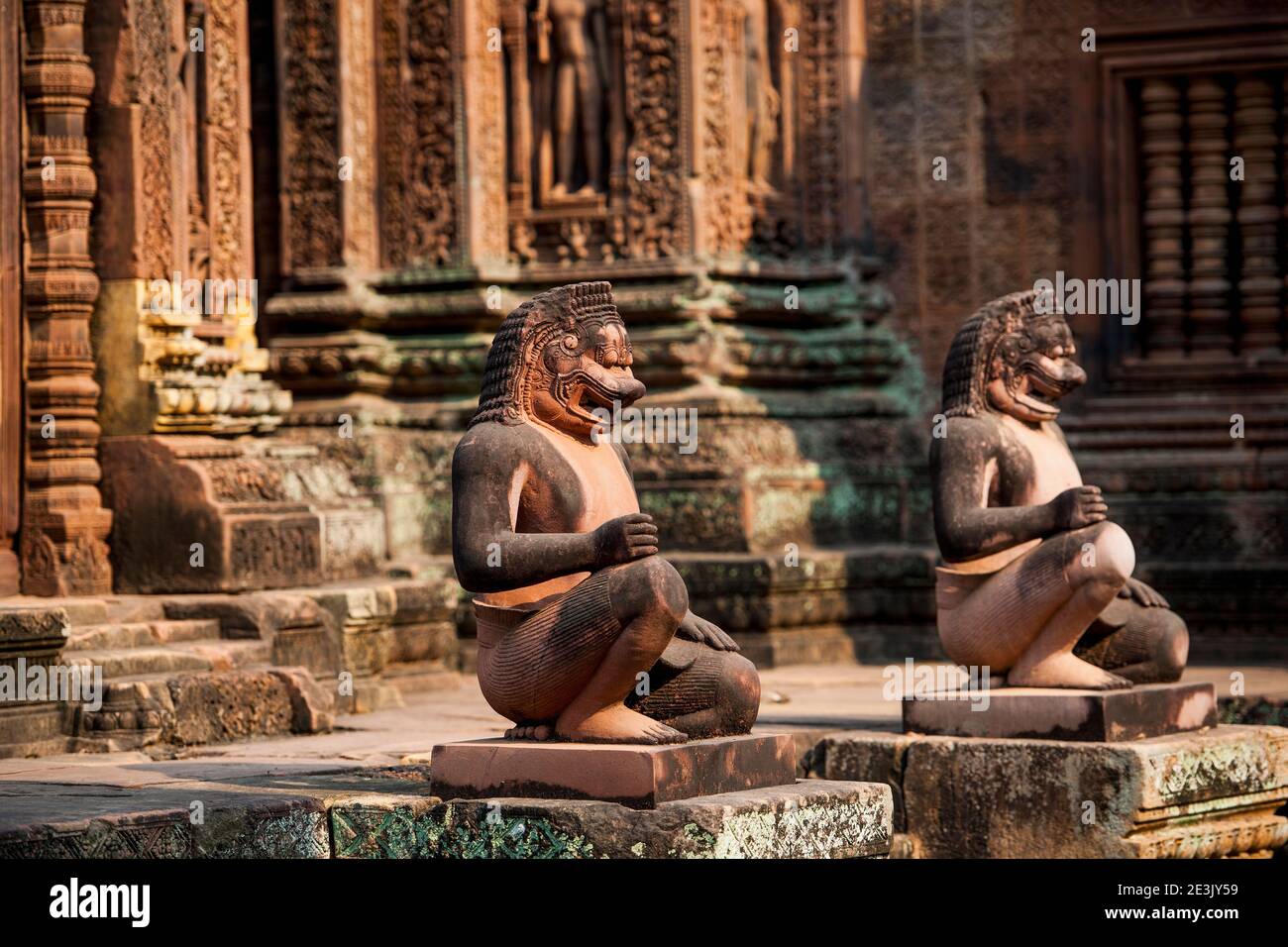 sculptures at the ancient ruins of Angkor Wat Stock Photo - Alamy