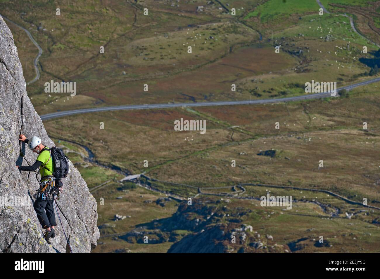 man climbing up rock face on Tryfan in North Wales Stock Photo - Alamy