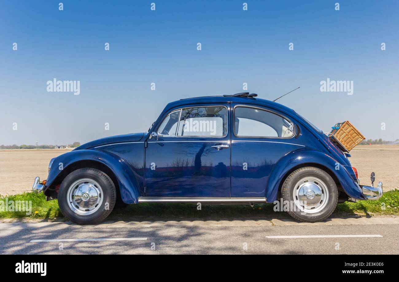 Old blue volkswagen beetle hi-res stock photography and images - Alamy