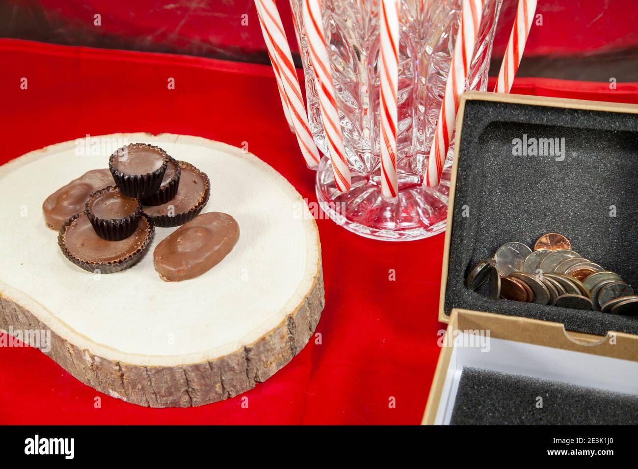 Box of chocolate coins hi-res stock photography and images - Alamy
