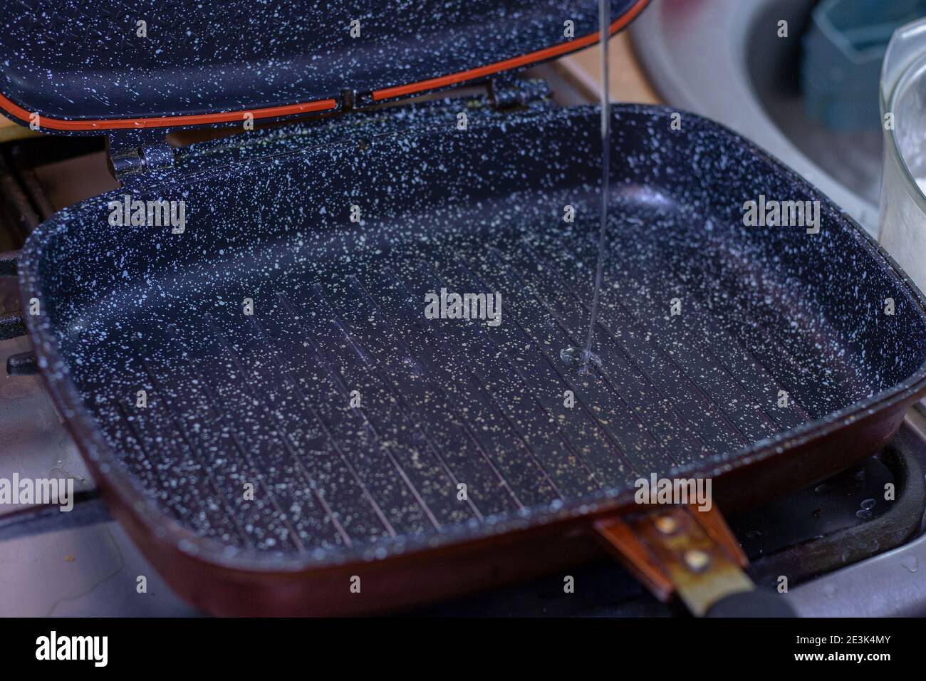 Kitchen grease fire hi-res stock photography and images - Alamy