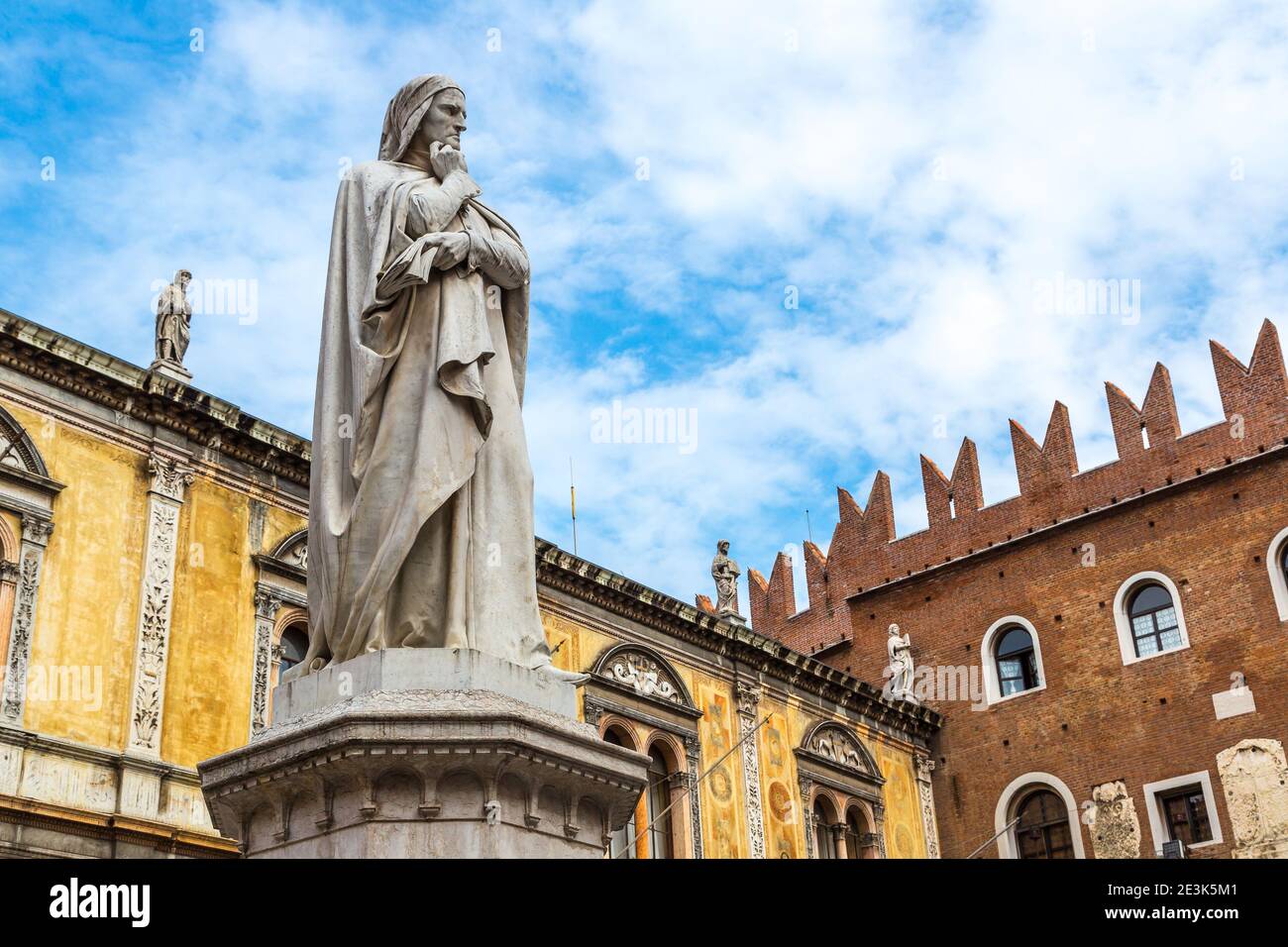 Statue of Dante Alighieri in a summer day in Verona, Italy Stock Photo ...