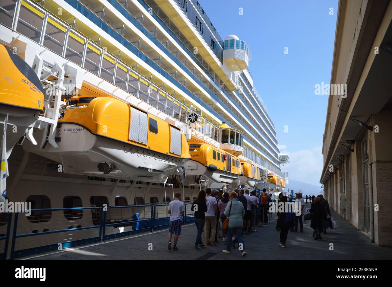 check in and went into a huge cruise ship Stock Photo - Alamy