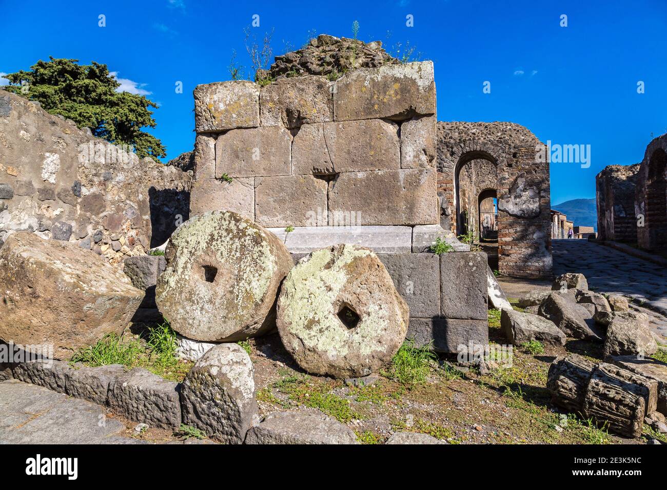Pompeii city destroyed in 79BC by the eruption of Mount Vesuvius Stock ...