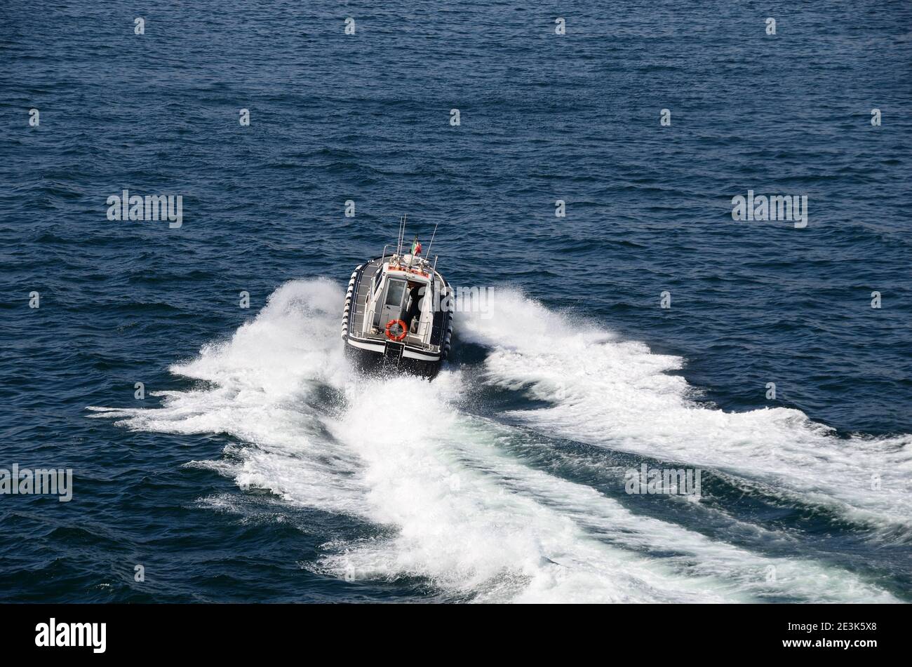 Moving cruise ship hi-res stock photography and images - Alamy