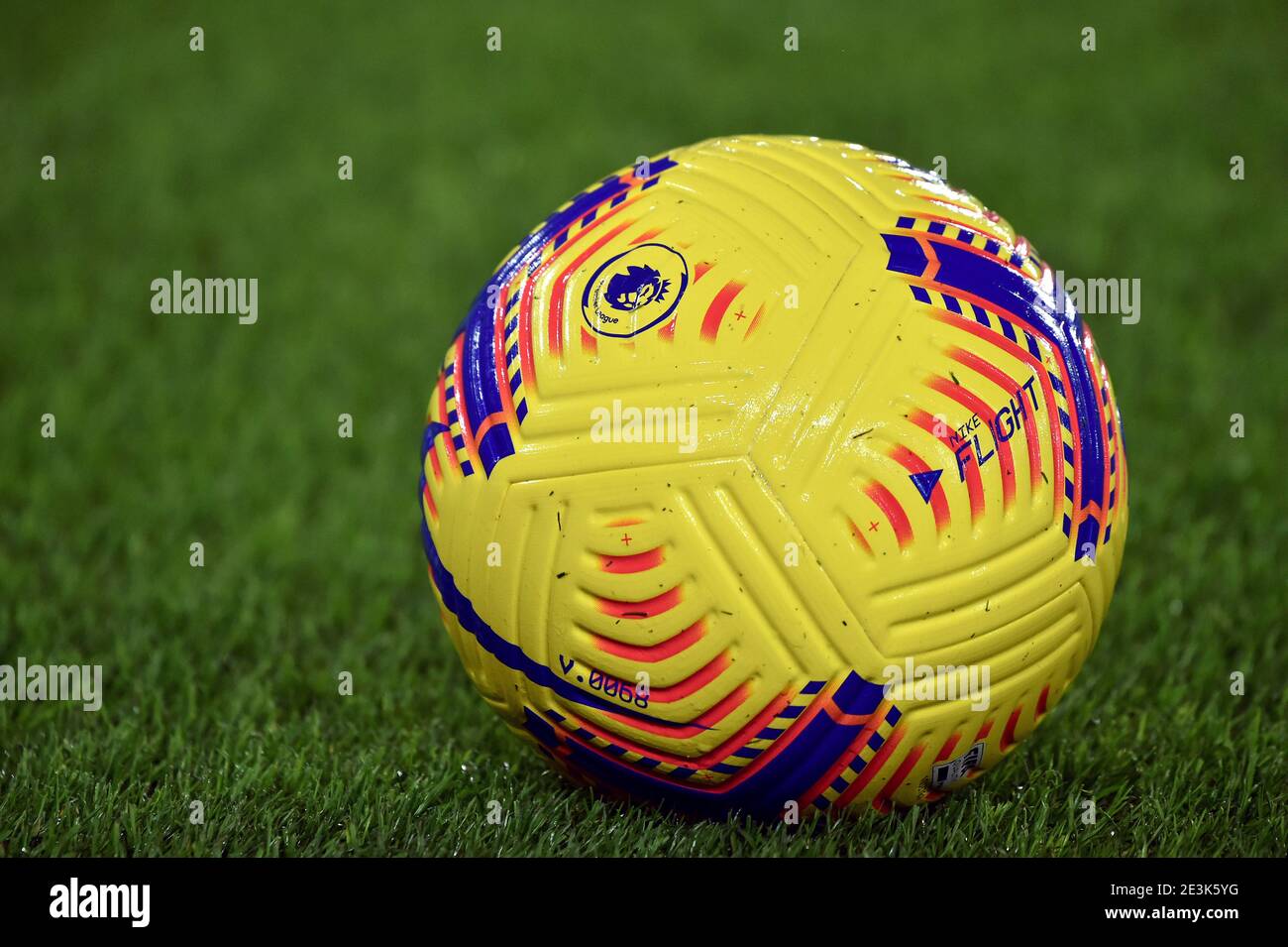 Premier league ball 2021 winter hi-res stock photography and images - Alamy